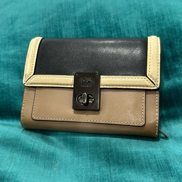 Coach | Bags | Coach Leather Wallet With Twist Lock And Zipper | Poshmark